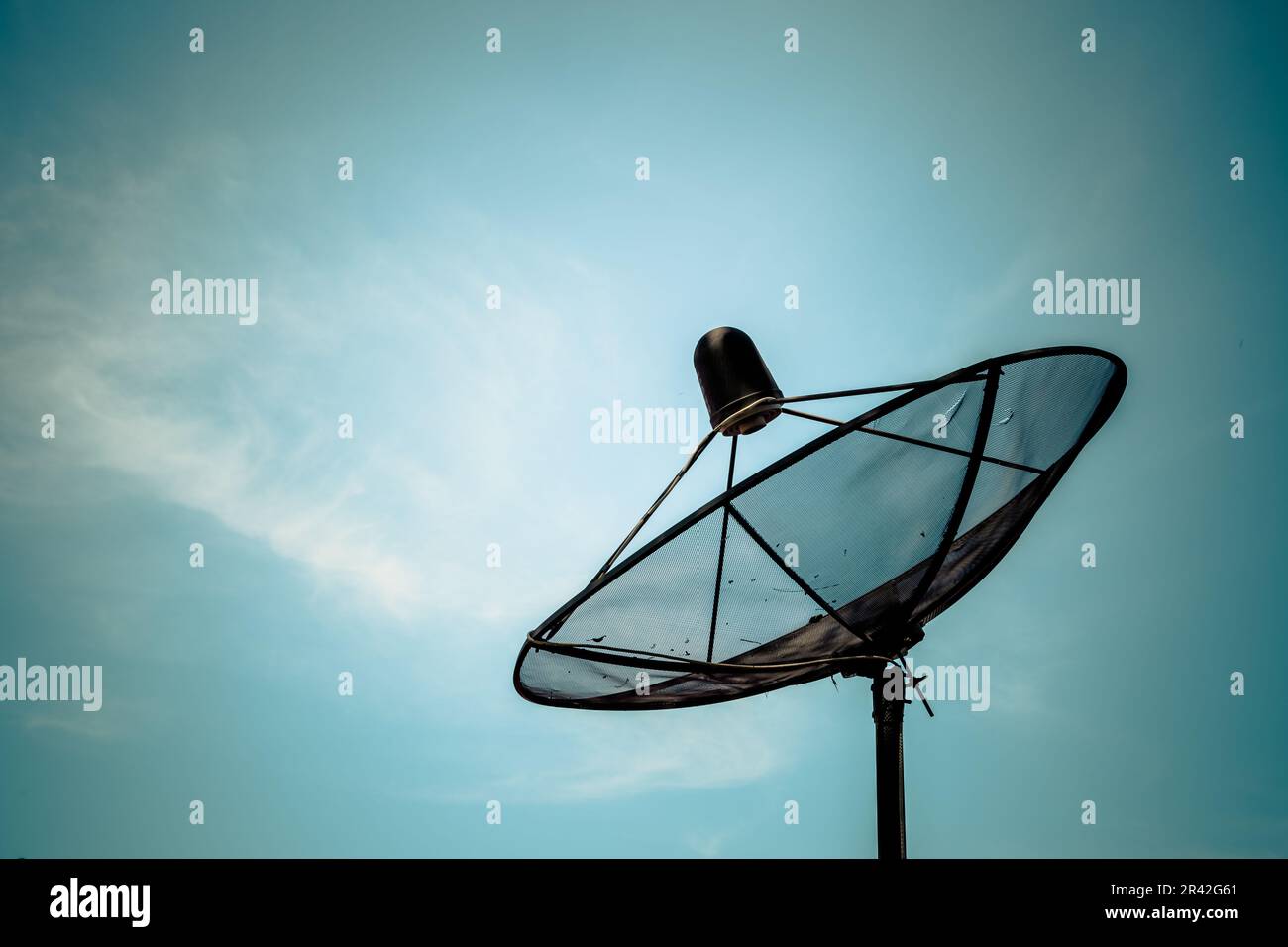 Old satellite dish hi-res stock photography and images - Alamy
