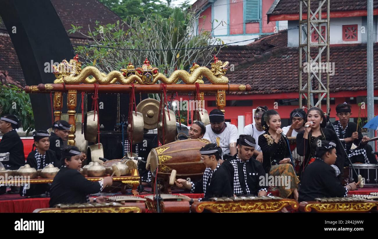 Niyaga is a traditional musical instrument player from Java Stock Photo ...