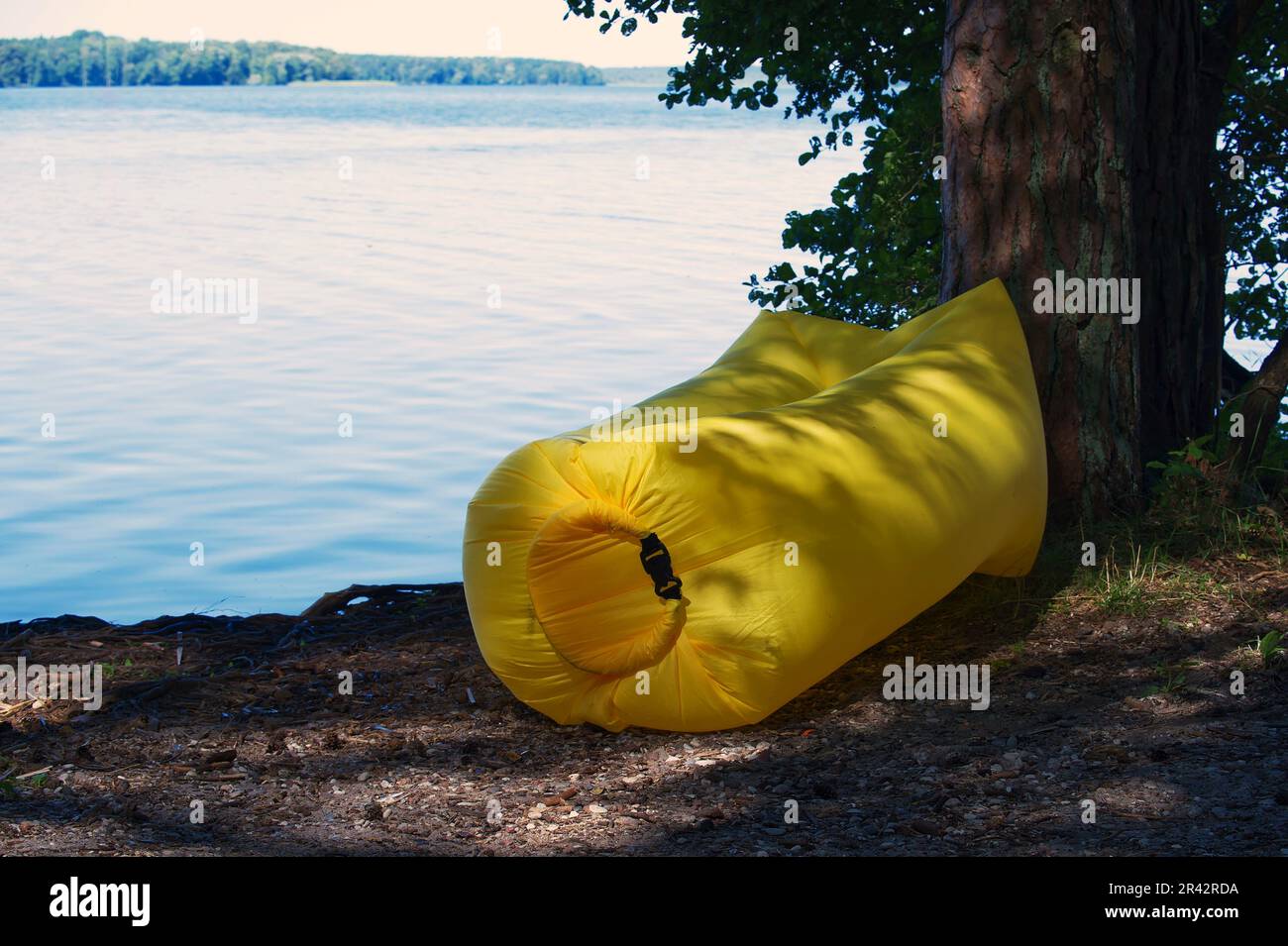 Lightweight and quick inflation beach lounge or outdoor lounge ...