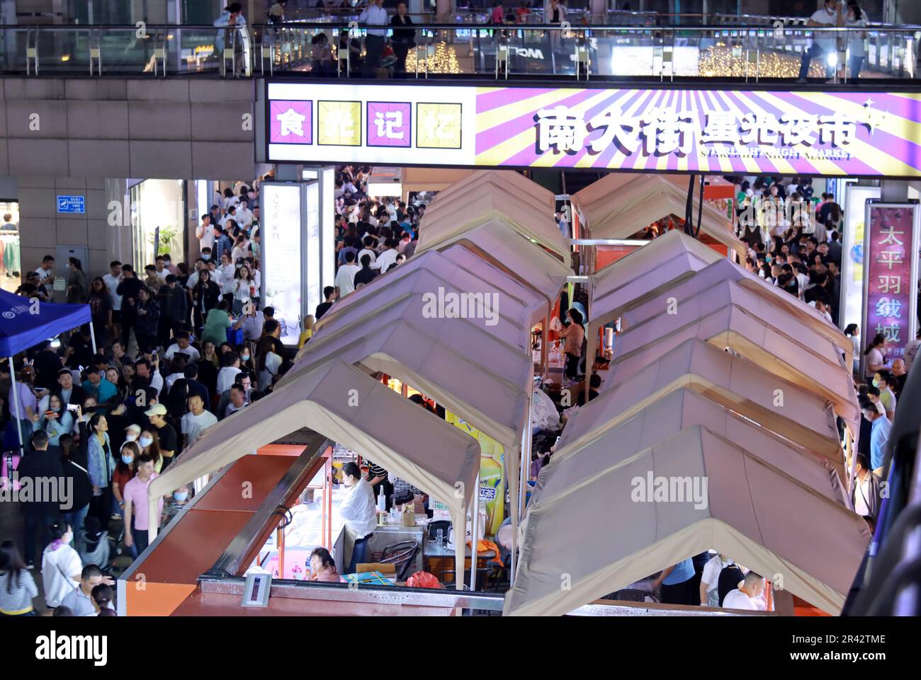 Bustling Starlight Night Market draws people in Changzhou City, east ...