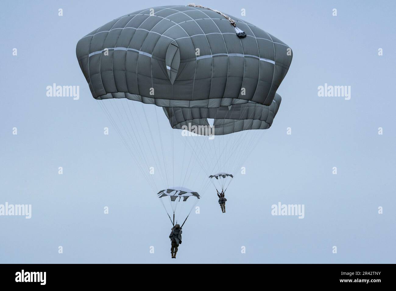 Two U.S. Army paratroopers assigned to the 2nd Infantry Brigade Combat ...