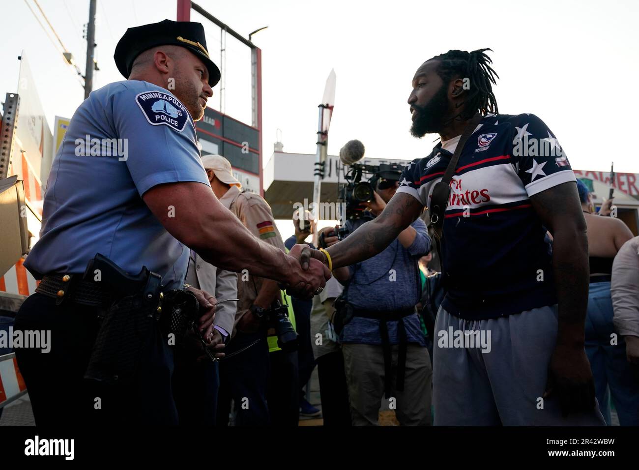 Minneapolis Police Chief Brian O'Hara, left, shakes Michael Wilson on ...