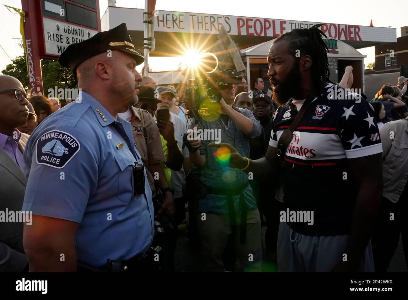 Minneapolis Police Chief Brian O'Hara, left, talks with Michael Wilson ...