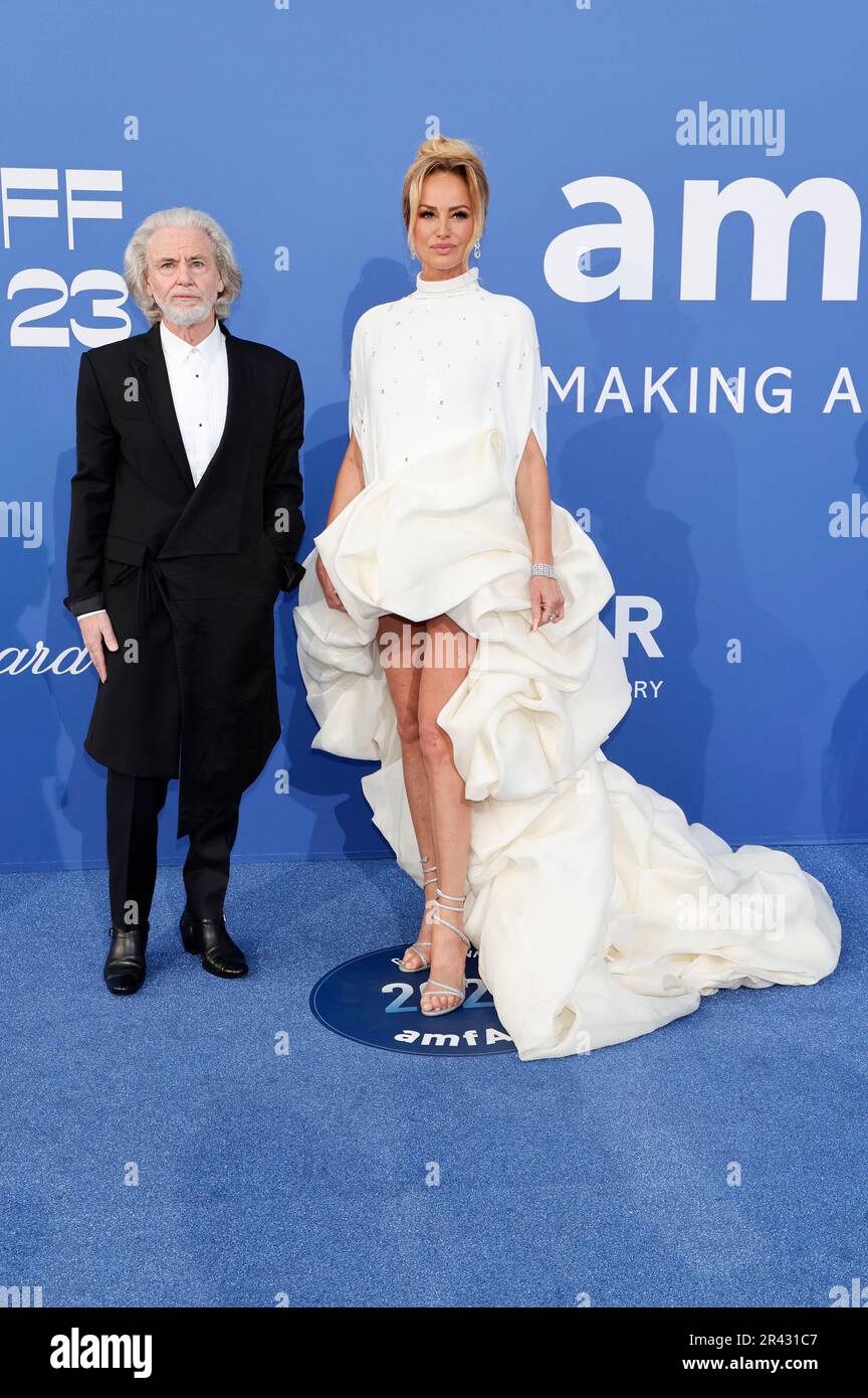 Hermann Buhlbecker und Adriana Sklenarikova Karembeu bei der 29. amfAR ...