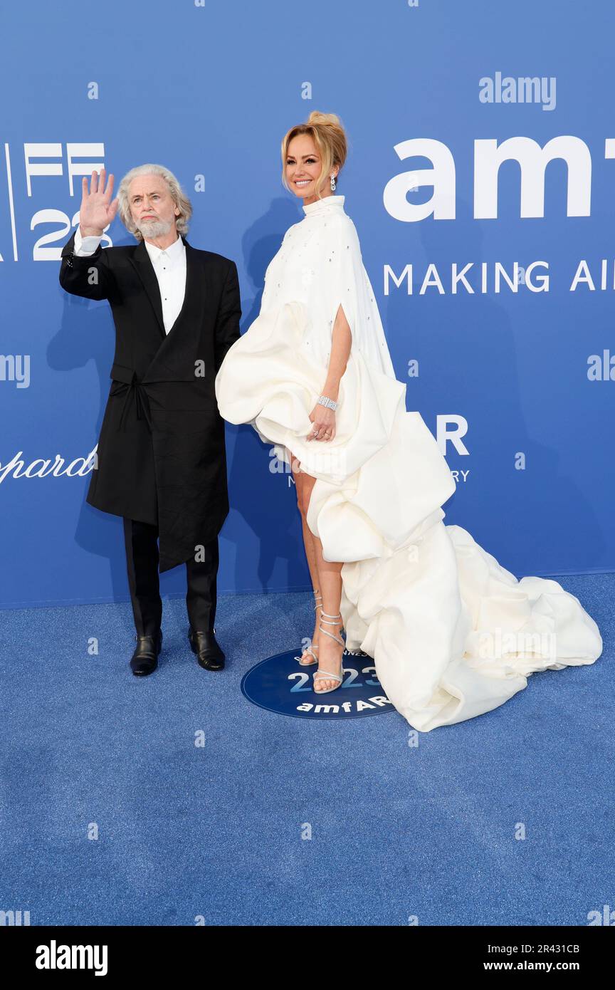 Hermann Buhlbecker und Adriana Sklenarikova Karembeu bei der 29. amfAR ...