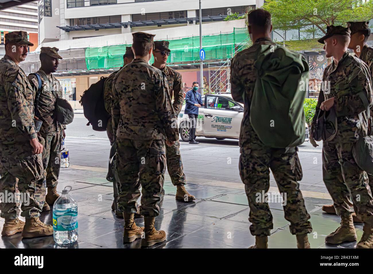 U.S. Marines in uniform preparing for military exercise in Manila, Philippines Stock Photo - Alamy