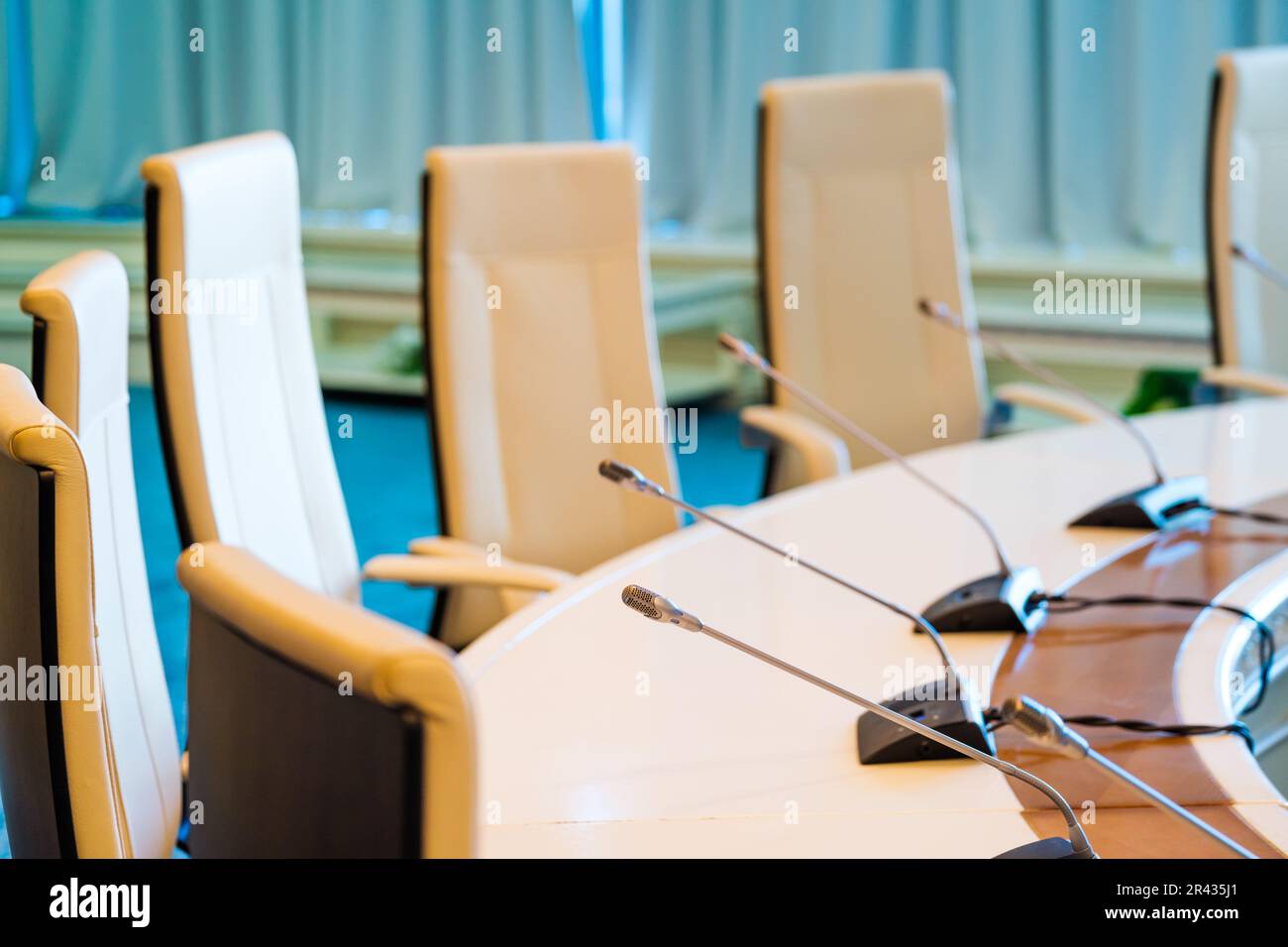 Reflection microphones hi-res stock photography and images - Alamy