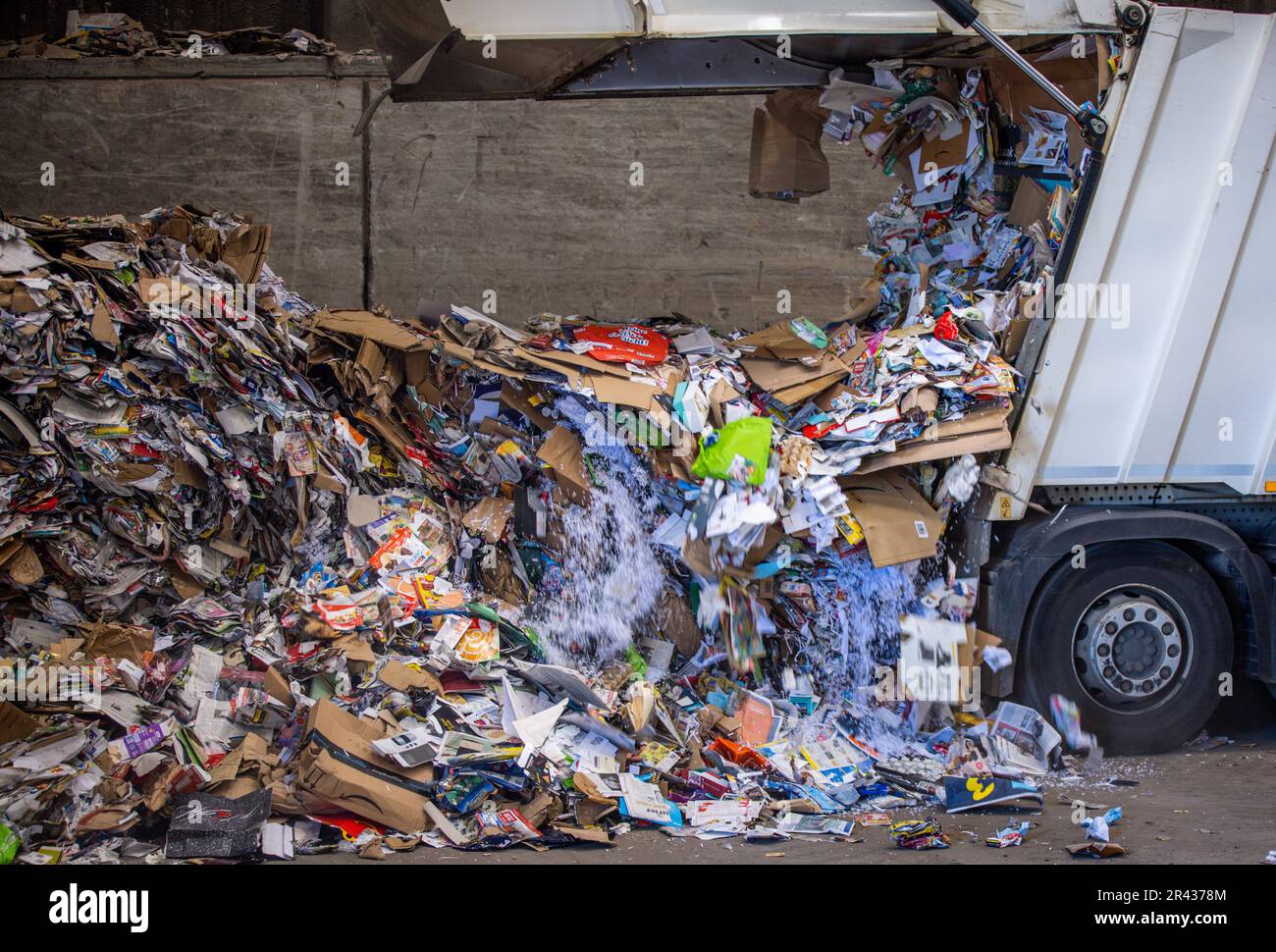 Rosenow, Germany. 09th May, 2023. A waste transporter dumps delivered ...