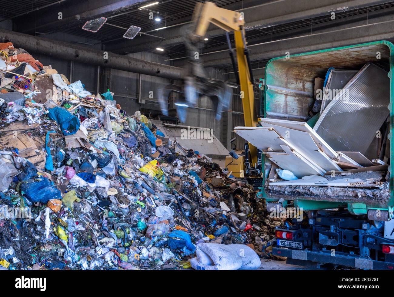 Rosenow, Germany. 09th May, 2023. Household waste is delivered and ...
