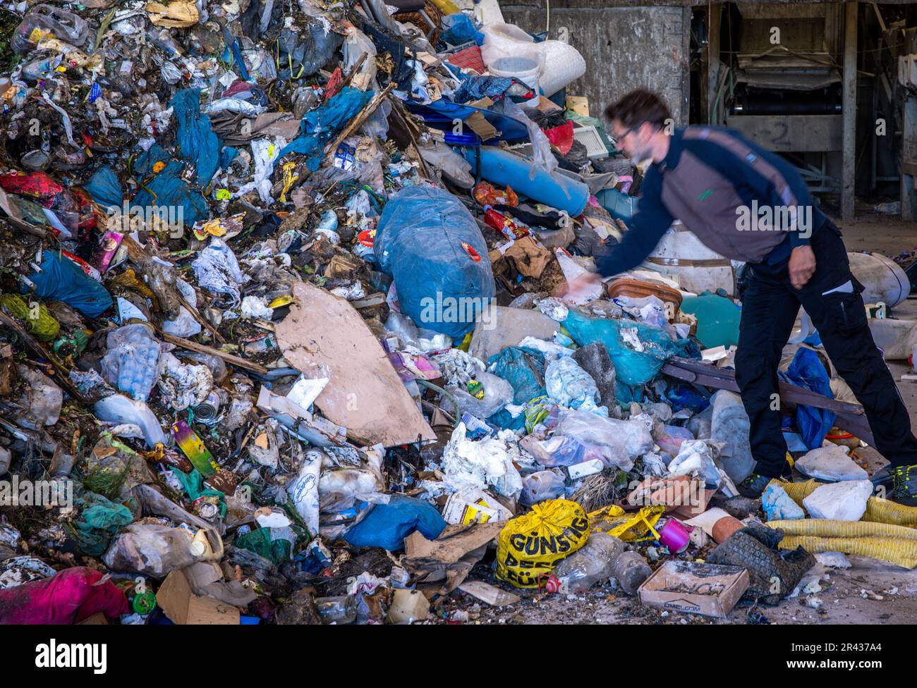 Disposal of hazardous materials hi-res stock photography and images - Alamy