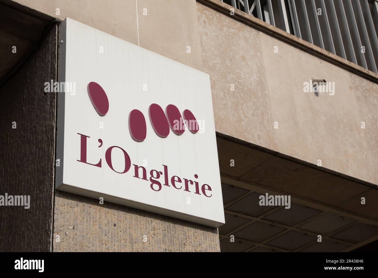 Bordeaux , Aquitaine France - 05 19 2023 : l'onglerie logo brand facade ...
