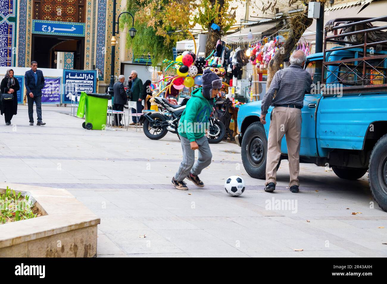Shiraz, Iran - December 31, 2022: Street scene from everyday life ...