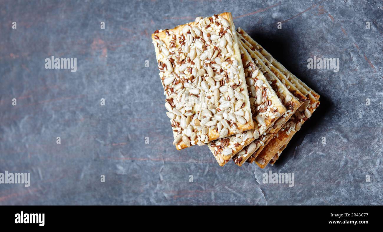 Crisp bread with seeds. Crunchy crispbread on a wooden background ...