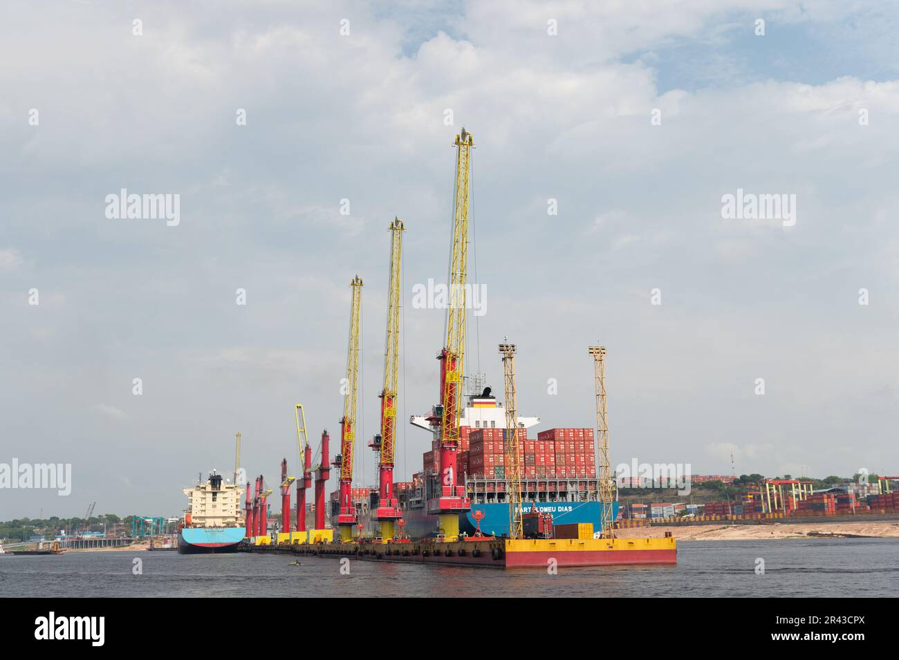 Container ship in port manaus hi-res stock photography and images - Alamy