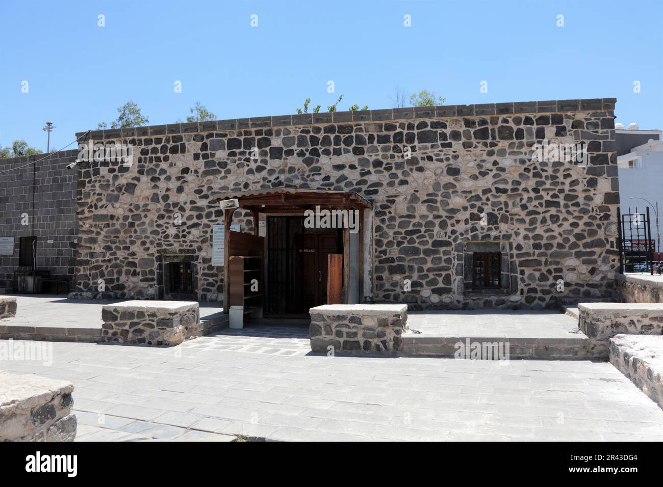 Memu Zin Tomb is located in Cizre district of Sirnak. The tomb, masjid ...