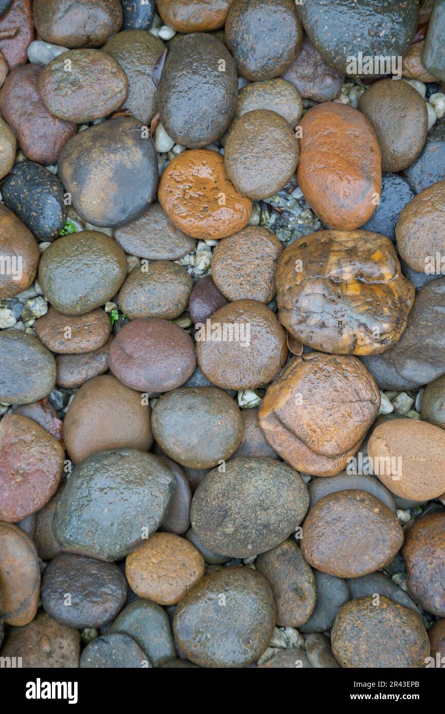 Wet rock river texture background Stock Photo - Alamy