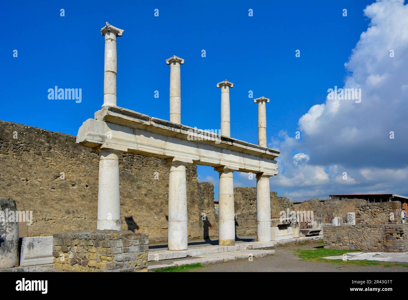 Italy, Italia, Pompeii, column remains Stock Photo - Alamy