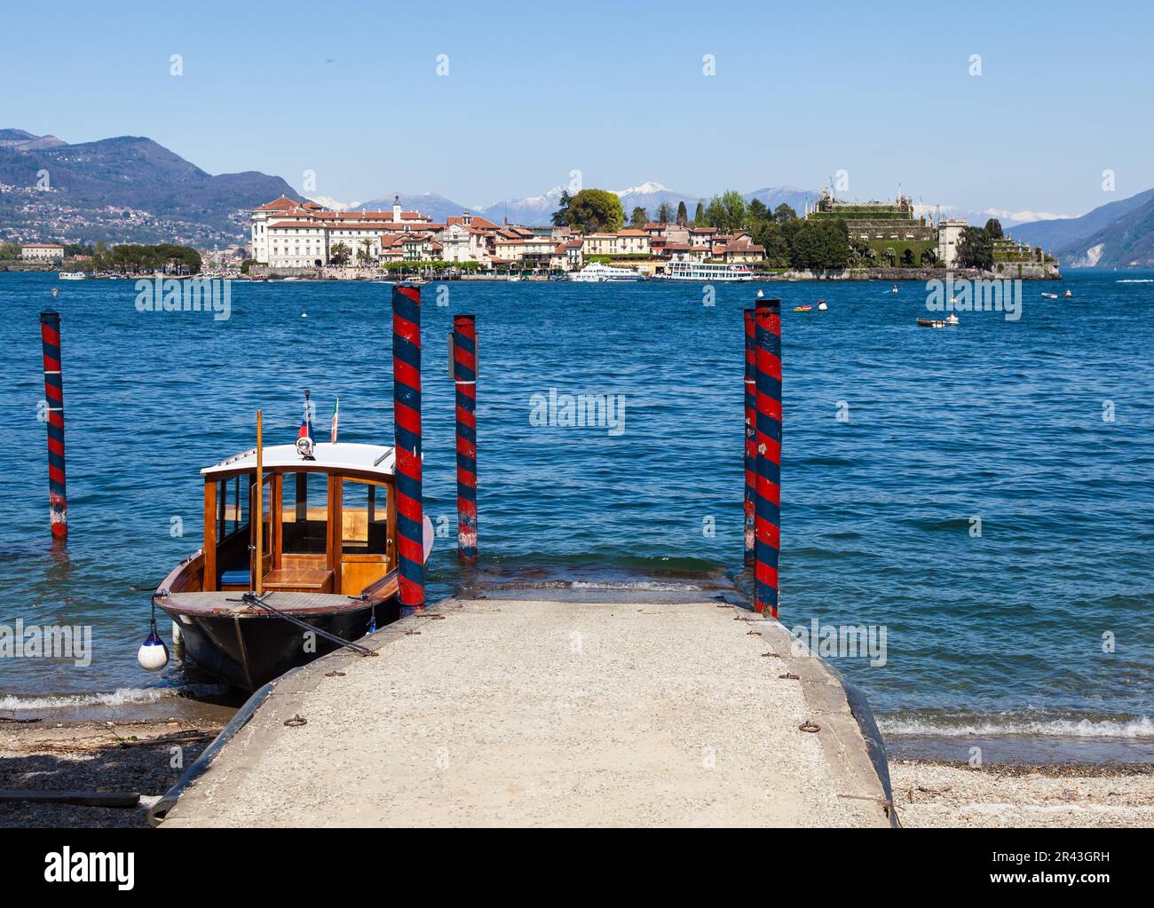Small boat in front of Isola Bella, the most beautiful of the three ...