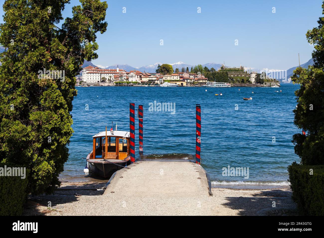 Small boat in front of Isola Bella, the most beautiful of the three ...