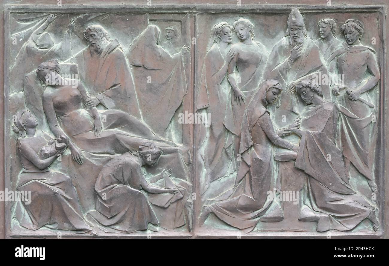 Door panel of the Cathedral in Sienna Stock Photo - Alamy