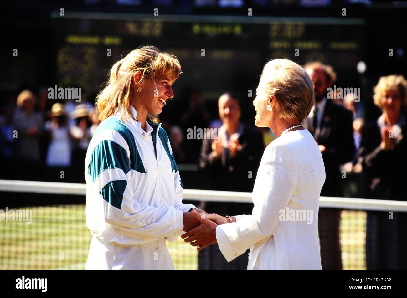 Stefanie Steffi Graf, deutsche Tennisspielerin, auf dem Tennisplatz ...