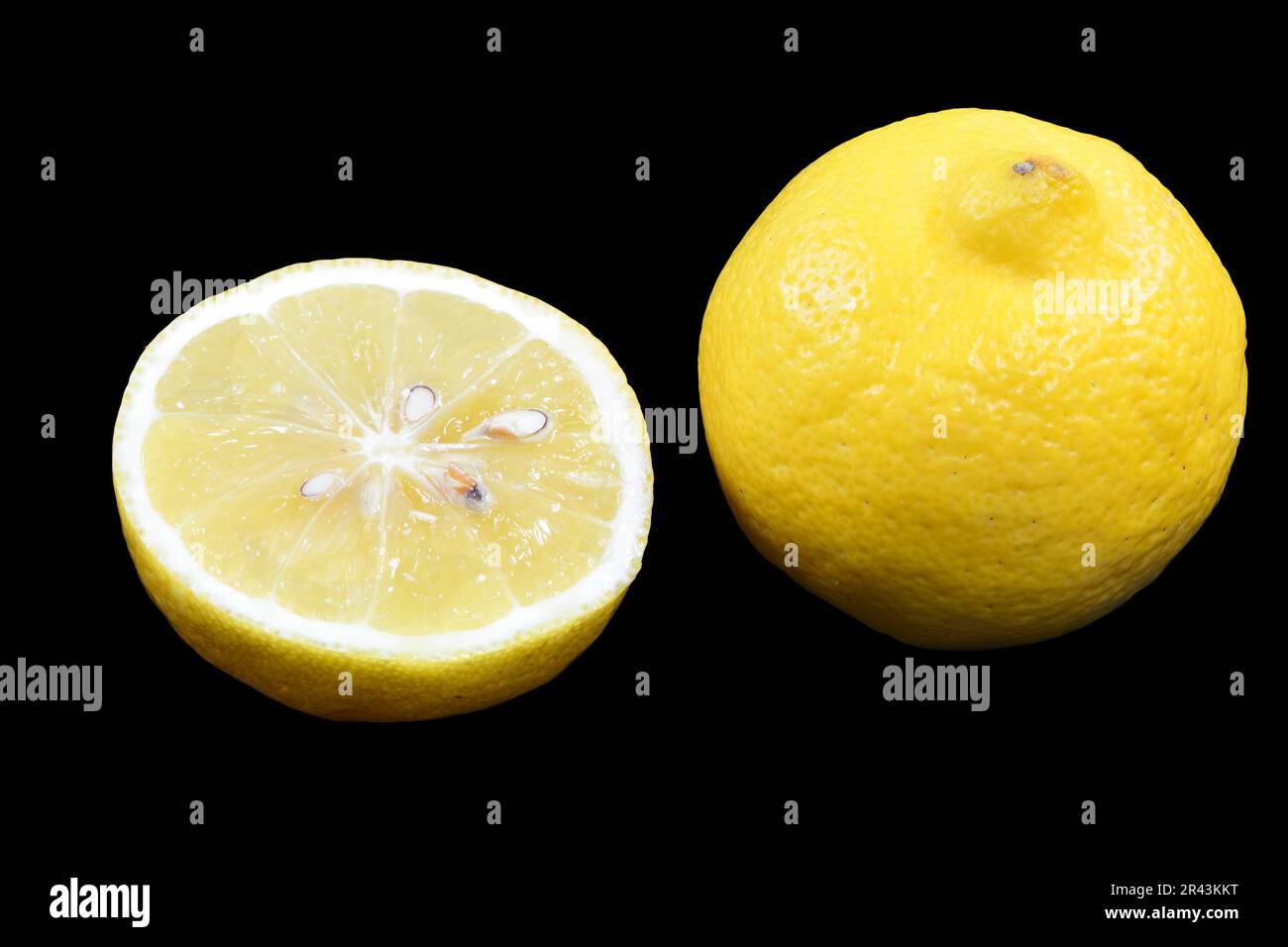 Juicy lemon on black hi-res stock photography and images - Alamy