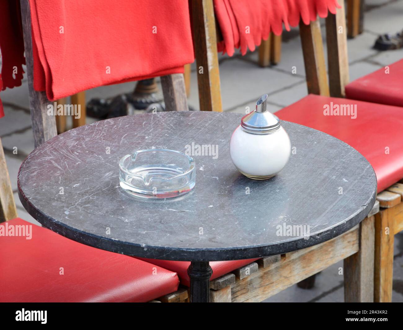 Ashtray on restaurant table hi-res stock photography and images - Alamy