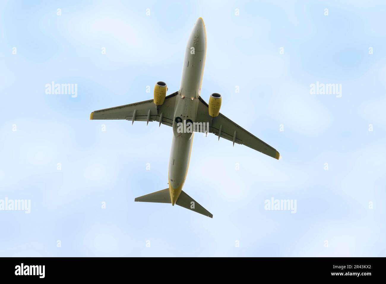 Plane after takeoff hi-res stock photography and images - Alamy
