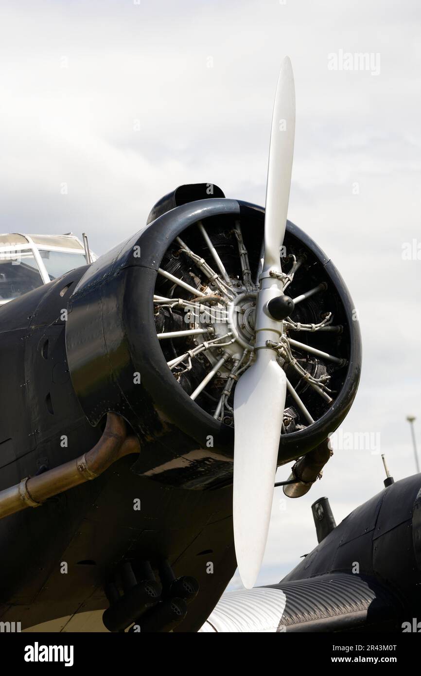 Propeller of an old historic aircraft Stock Photo - Alamy