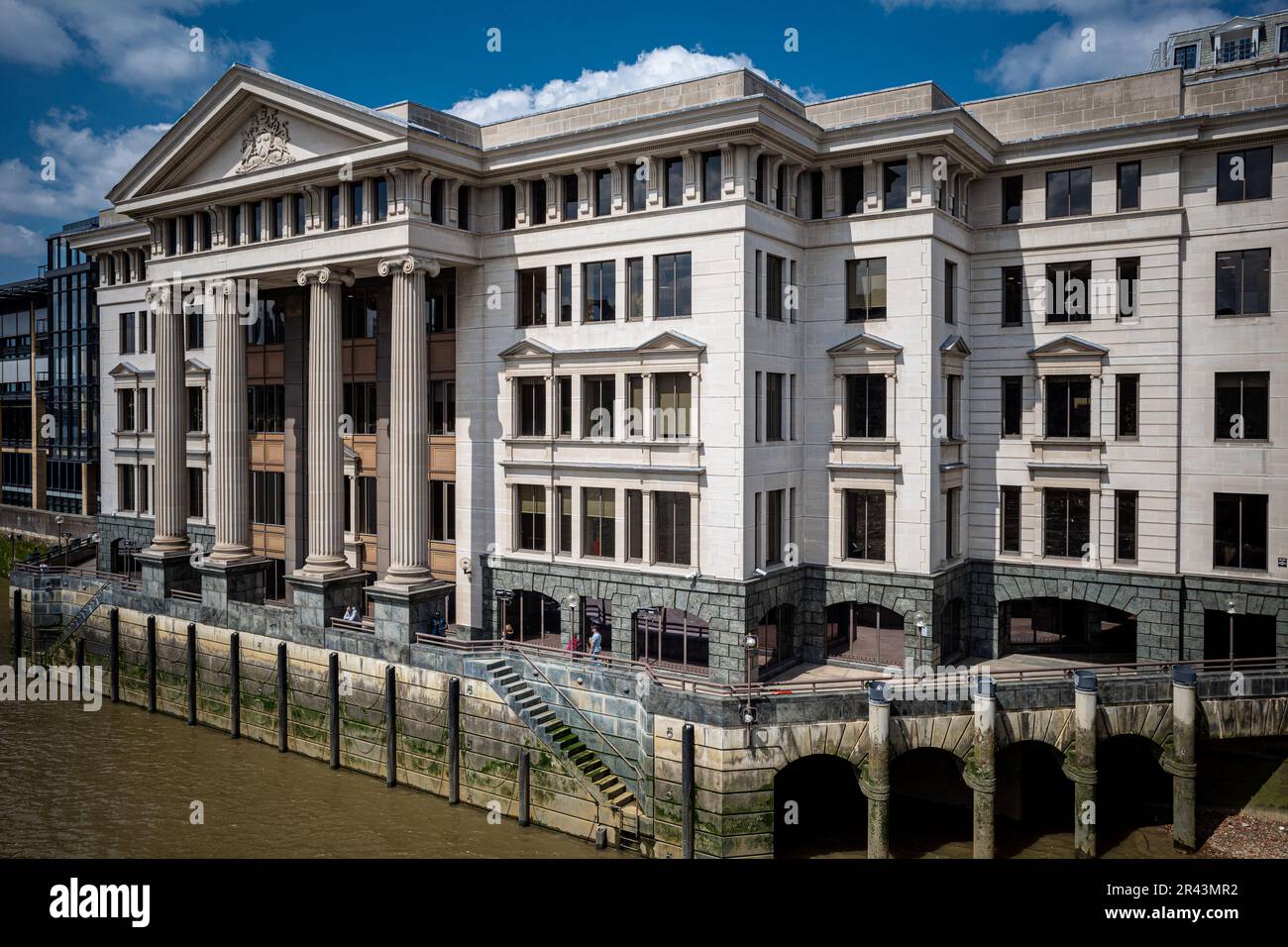 Vintners Hall London - Built 1671 next to the River Thames, home of the ...