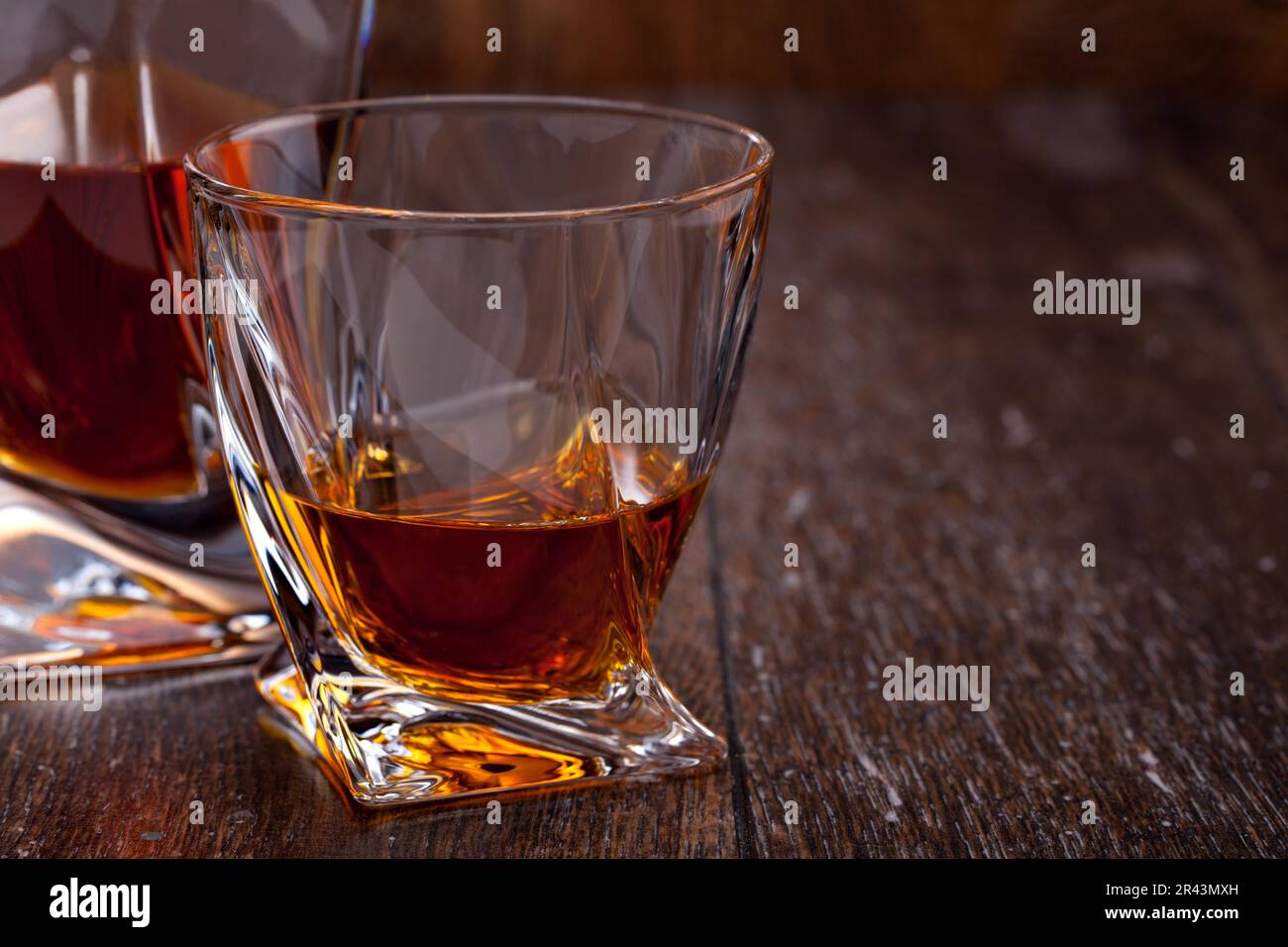 Glass decanter whiskey on hi-res stock photography and images - Alamy