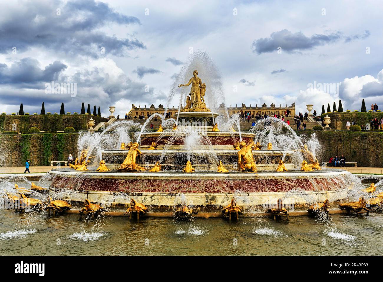Fountain of the Latona, water features in the garden and park Bassin de ...