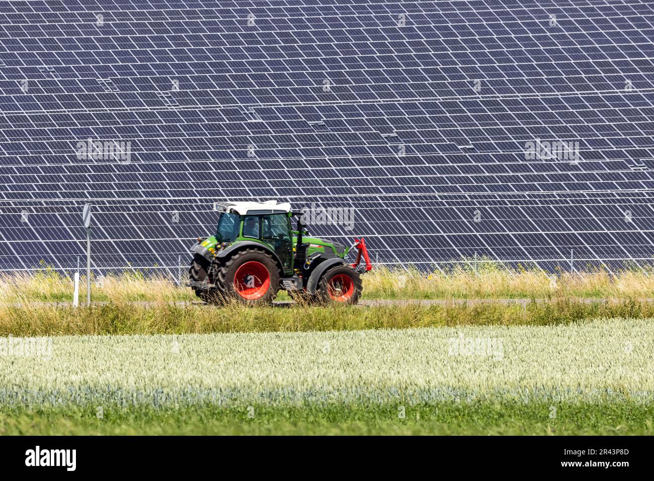 Agriculture tractor landscape hi-res stock photography and images - Alamy
