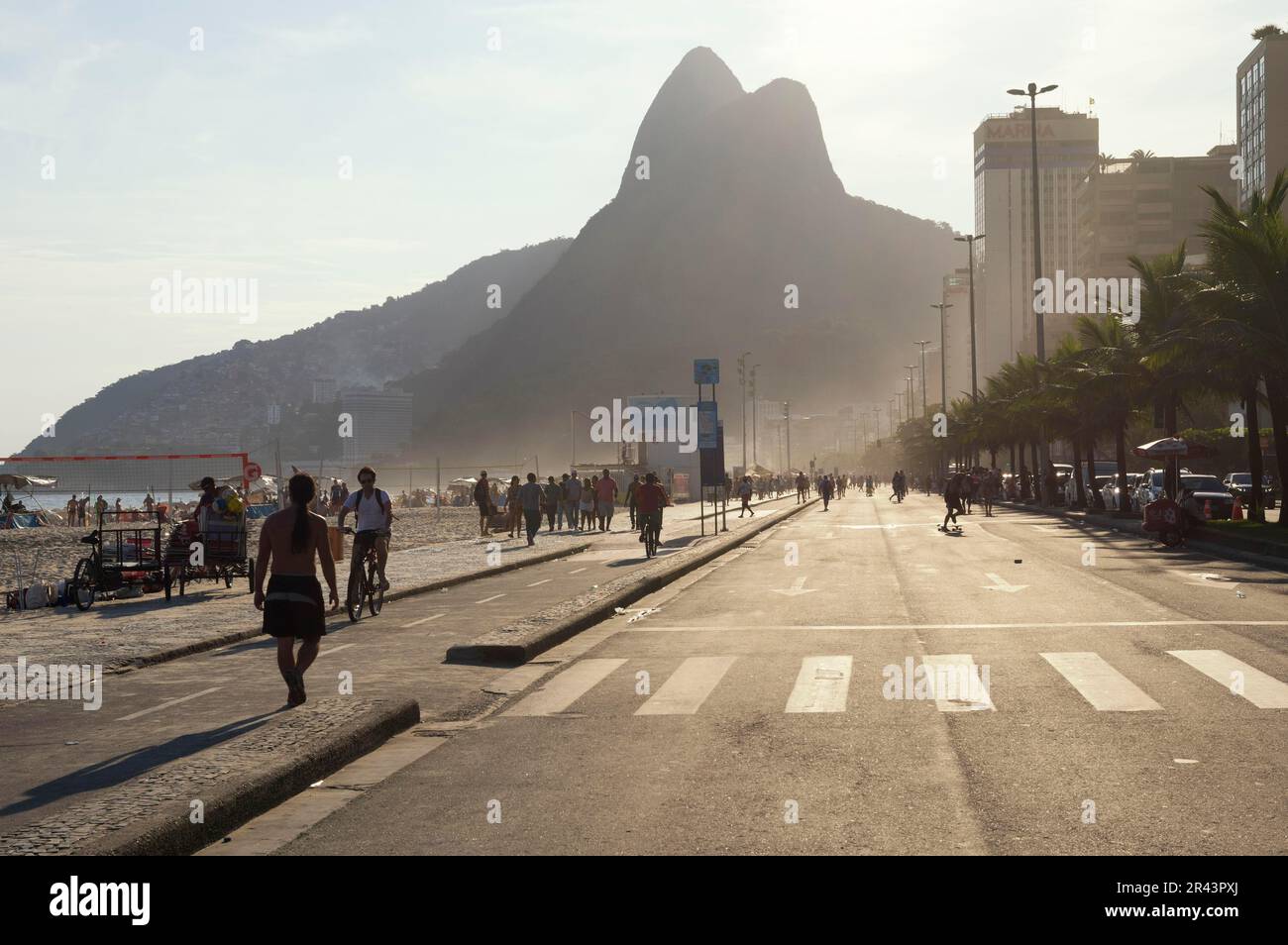 Ipanema beach promenade rio de hi-res stock photography and images - Alamy