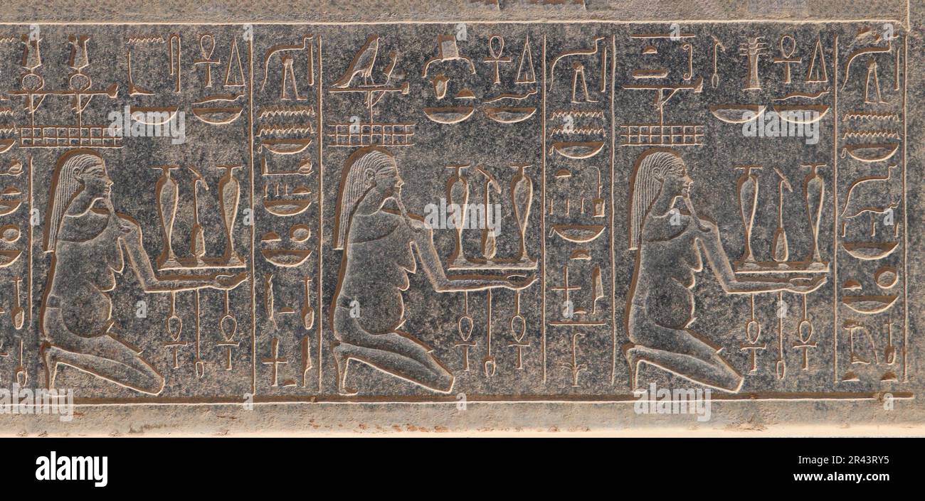 Ancient egyptian carvings and wall reliefs at Karnak temple, Luxor ...