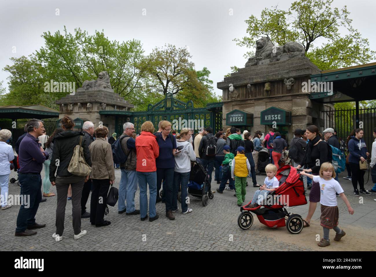 Berlin zoo entrance hi-res stock photography and images - Alamy