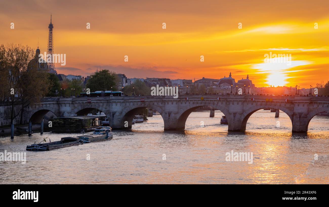 Sunset over the Seine in Paris with Pont Neuf bridge and Eiffel Tower ...