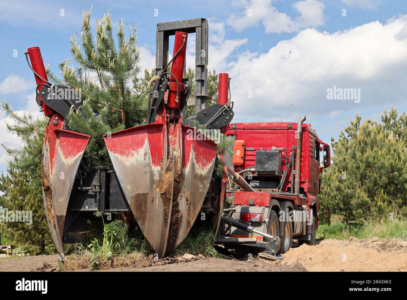 Tree transplanter heavy machine. machine for transplanting large trees ...