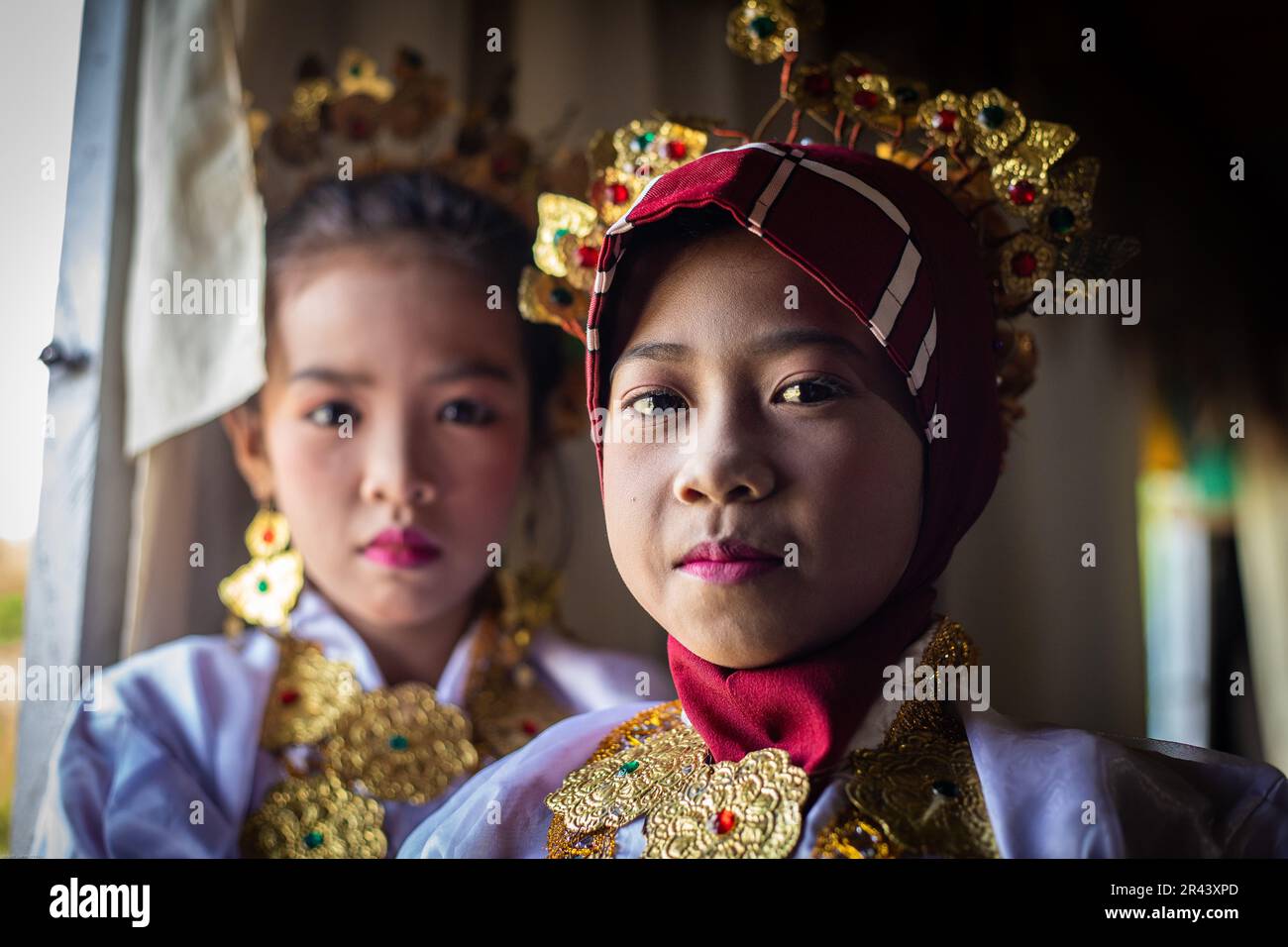Traditional costumes during a bugis weeding in Sulawesi, Indonesia ...