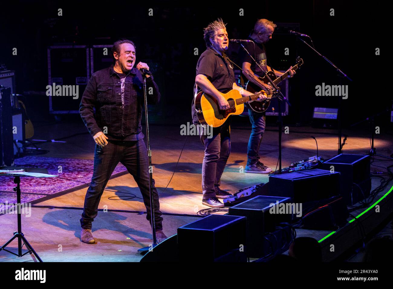 Counting crows set hi-res stock photography and images - Alamy