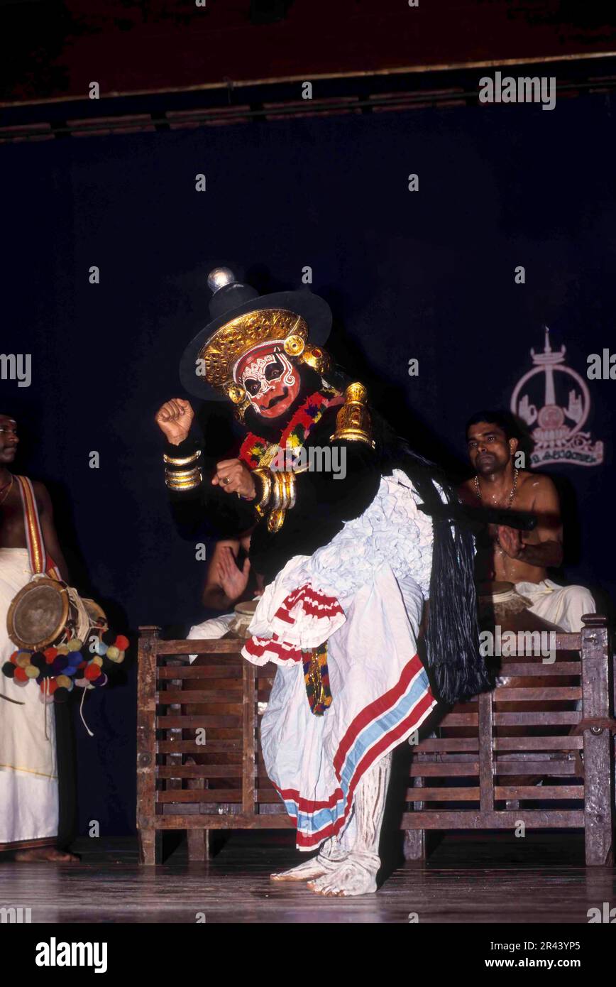 Koodiyattam, Kutiyattam, Sanskrit theatre performed in Kerala, India ...