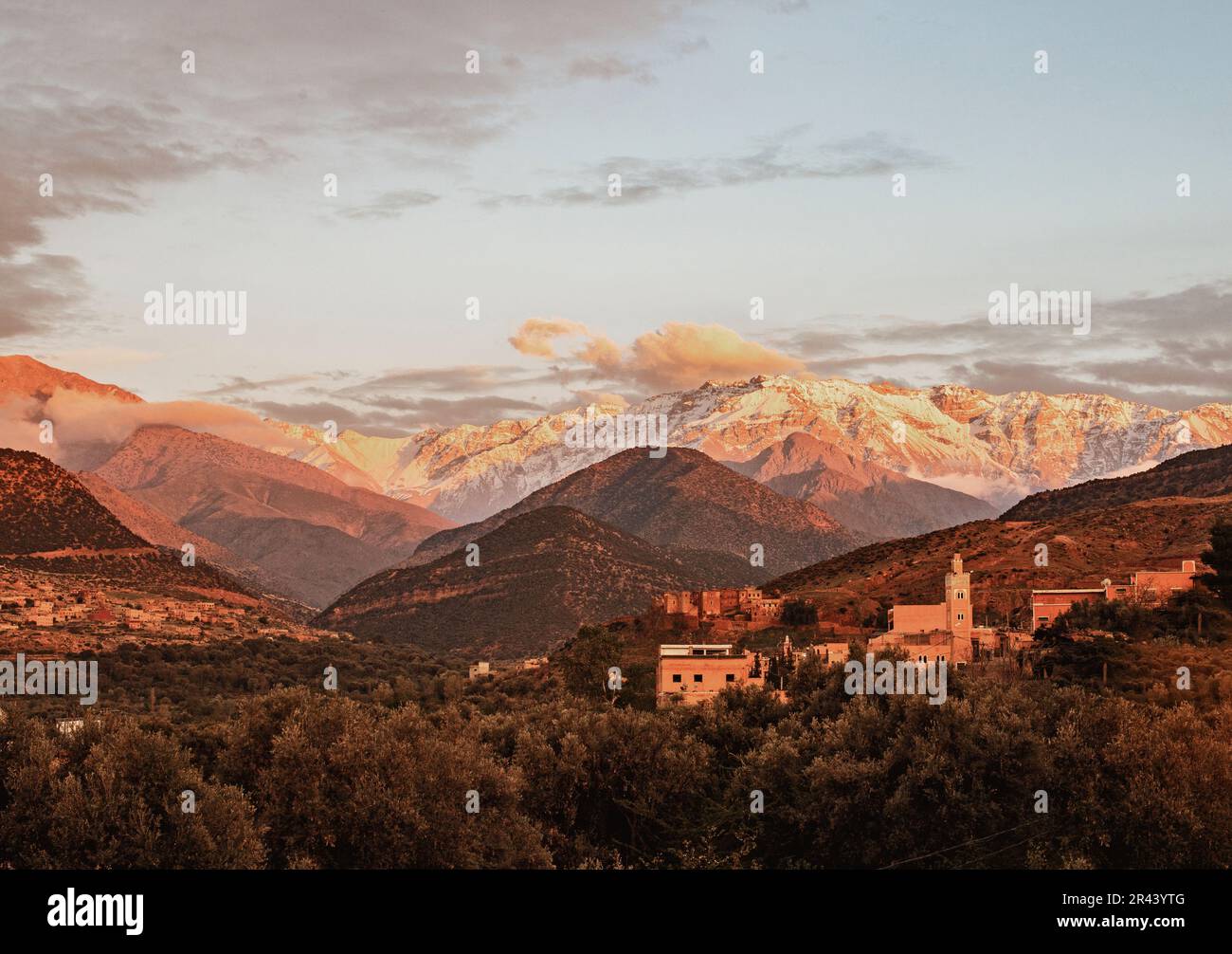 Mount toubkal and people hi-res stock photography and images - Alamy