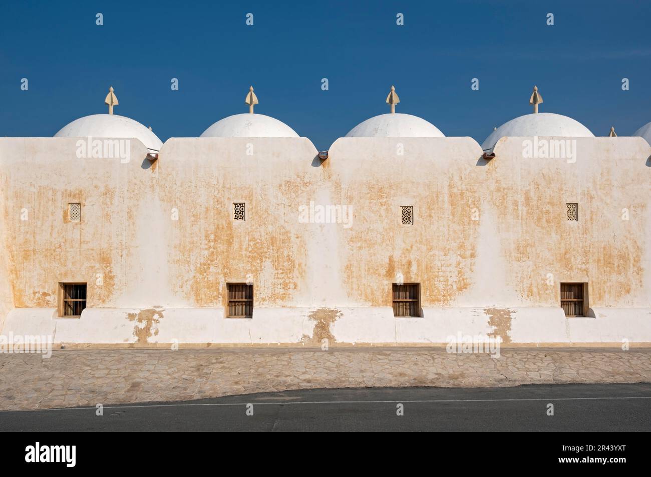 White-washed wall and Dome roof, Al Qubaib Mosque, Doha, Qatar Stock ...