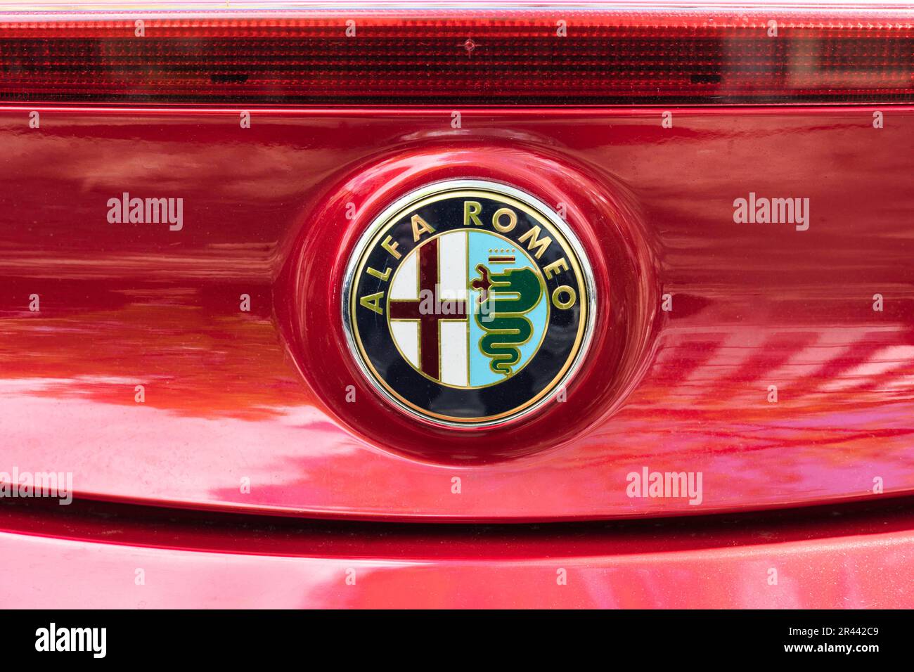 Old alfa romeo logo hi-res stock photography and images - Alamy