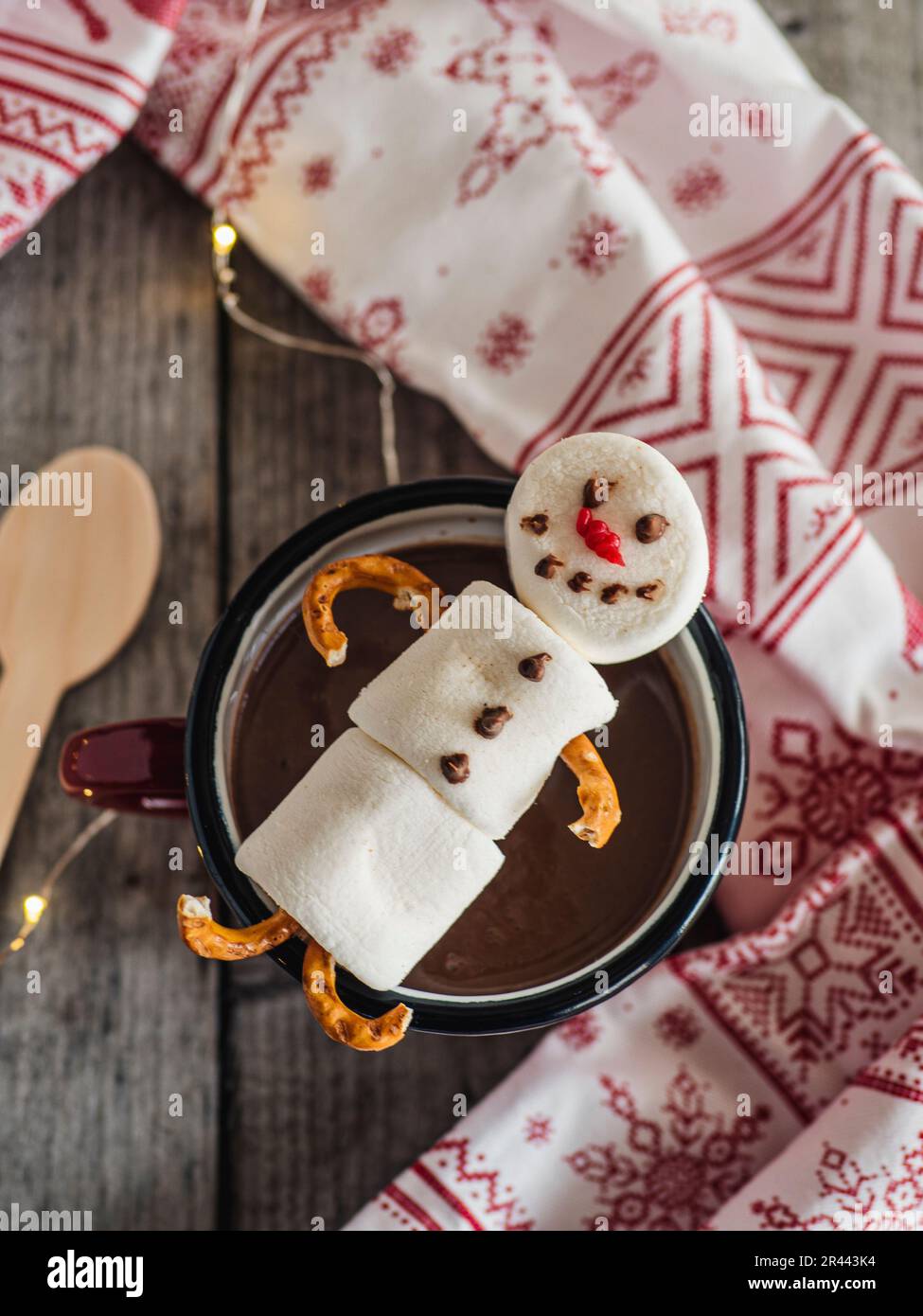 Hot chocolate with marshmallow snowman Stock Photo - Alamy
