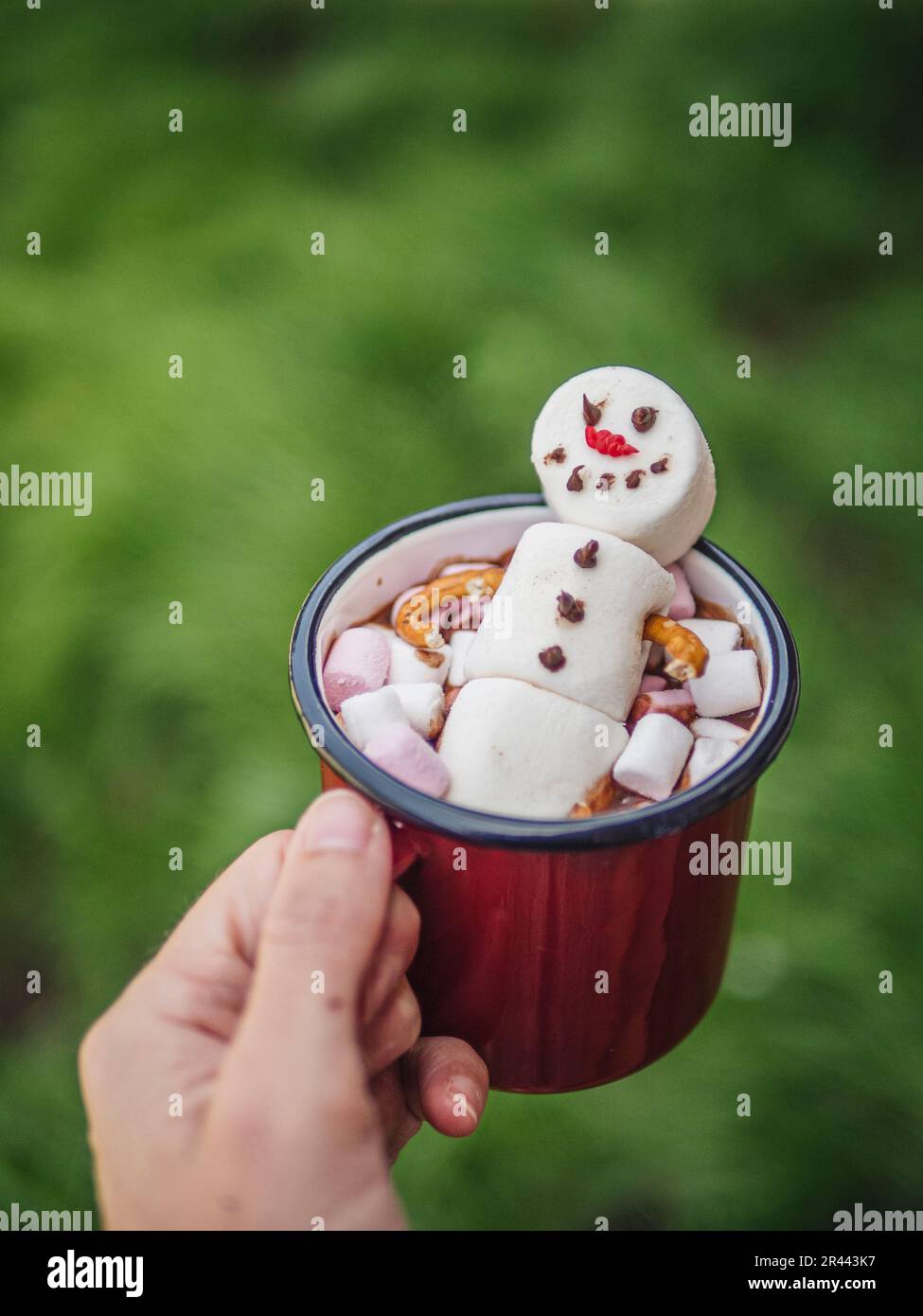 Hot chocolate and marshmallow snowman Stock Photo - Alamy