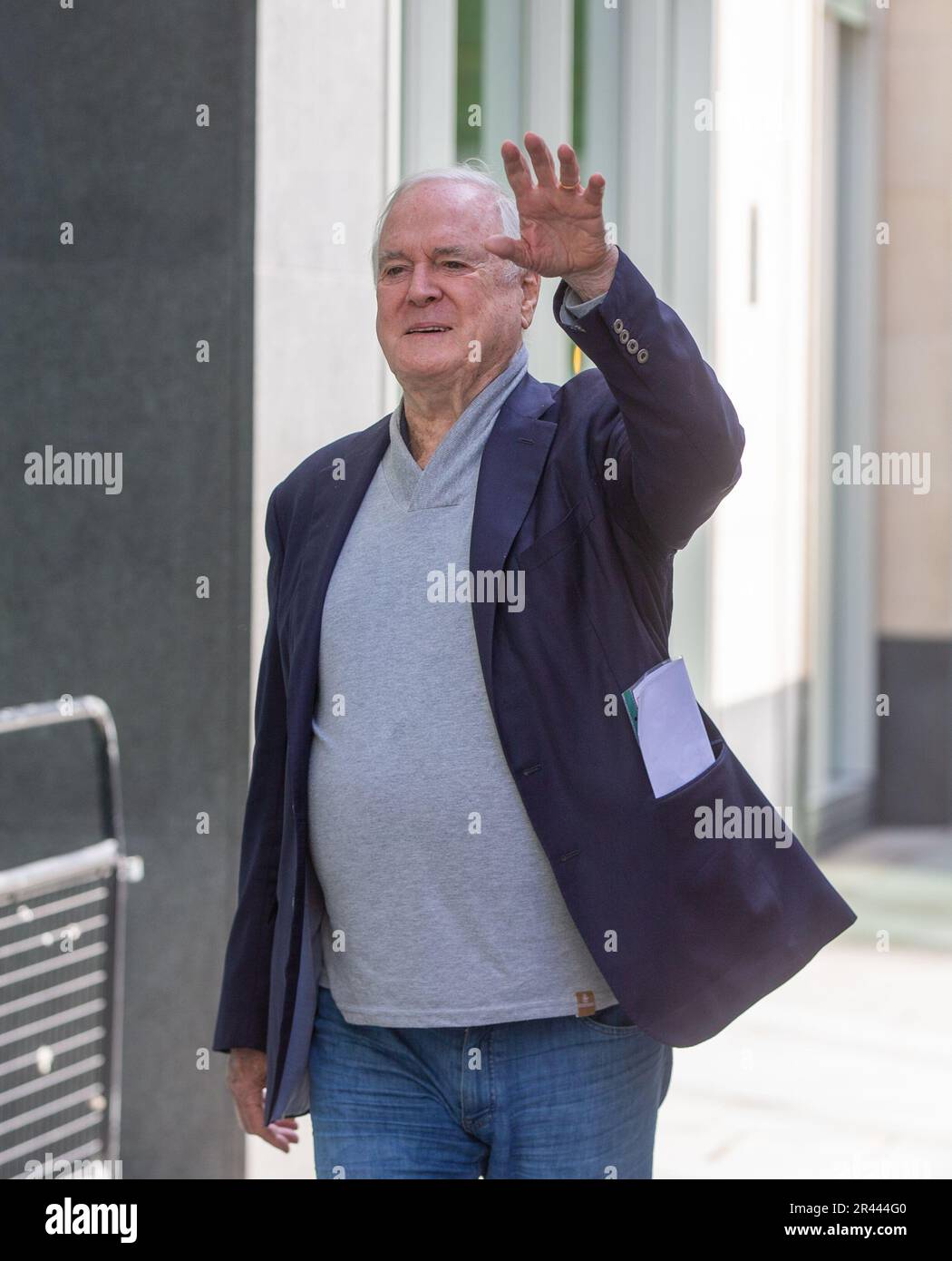 Sunday mirror news of the world hi-res stock photography and images - Alamy