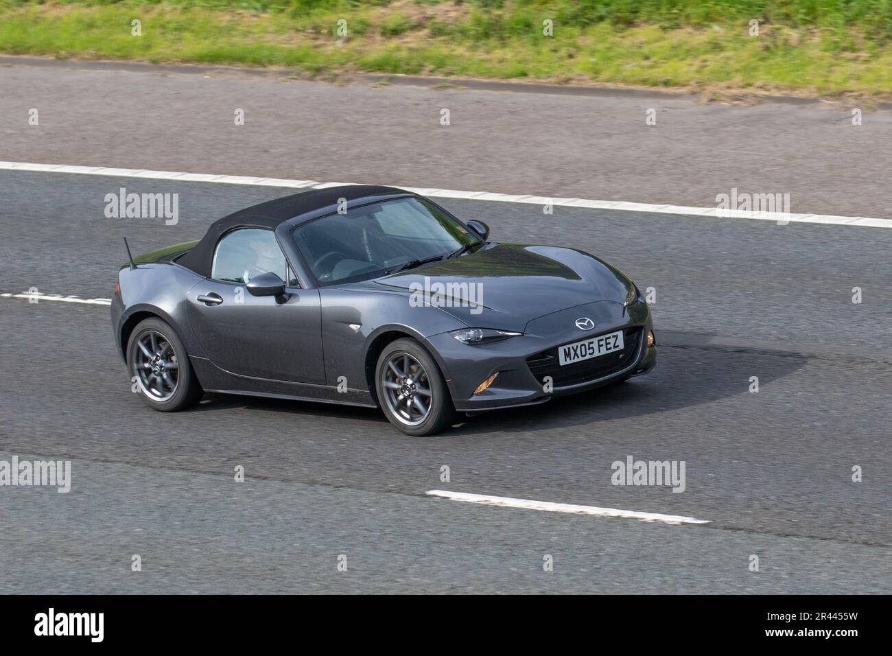 Mazdas mx 5 convertible sports car hi-res stock photography and images ...