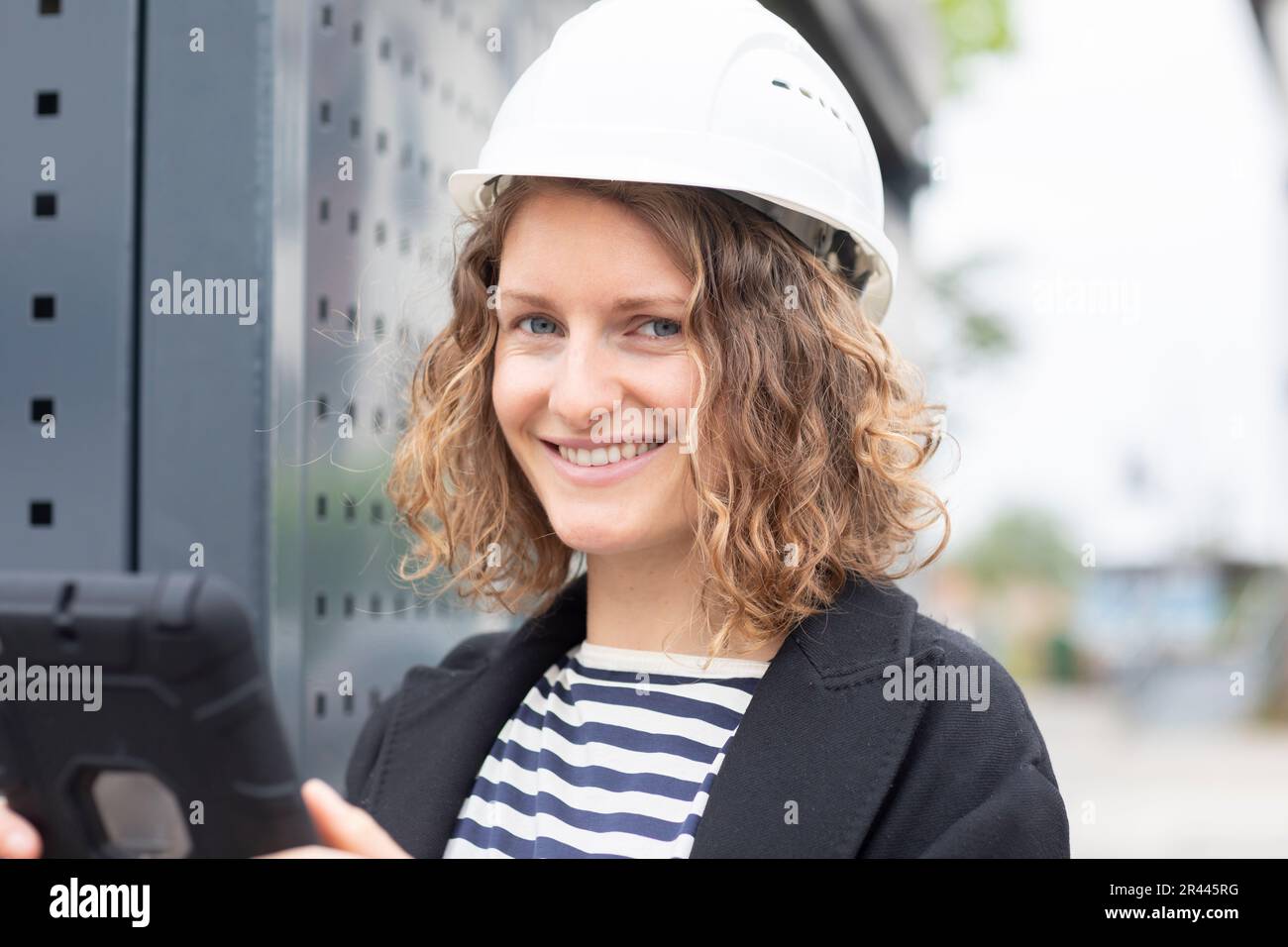 Female concentrate hi-res stock photography and images - Alamy