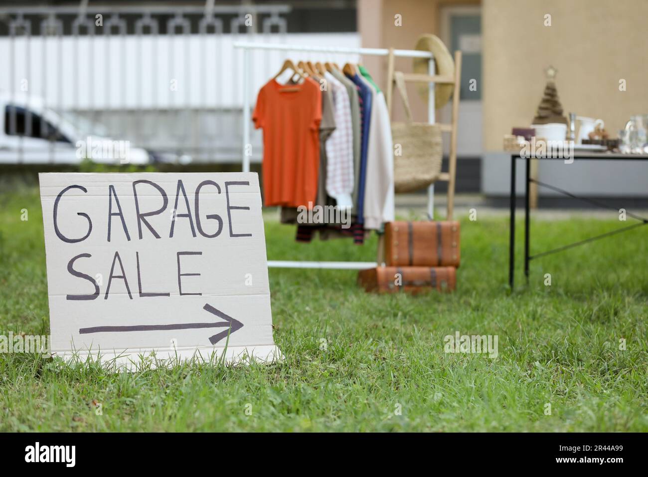 Sign Garage sale written on cardboard in yard Stock Photo - Alamy